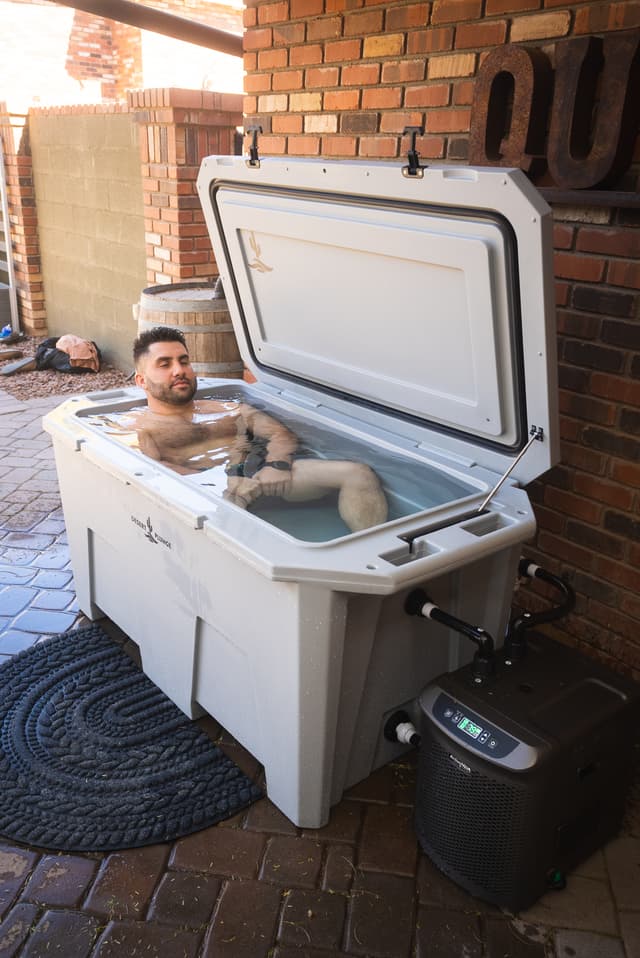Desert Plunge The Wide Grizzly 450 Cold Plunge Tub - 1/4 Horsepower ...